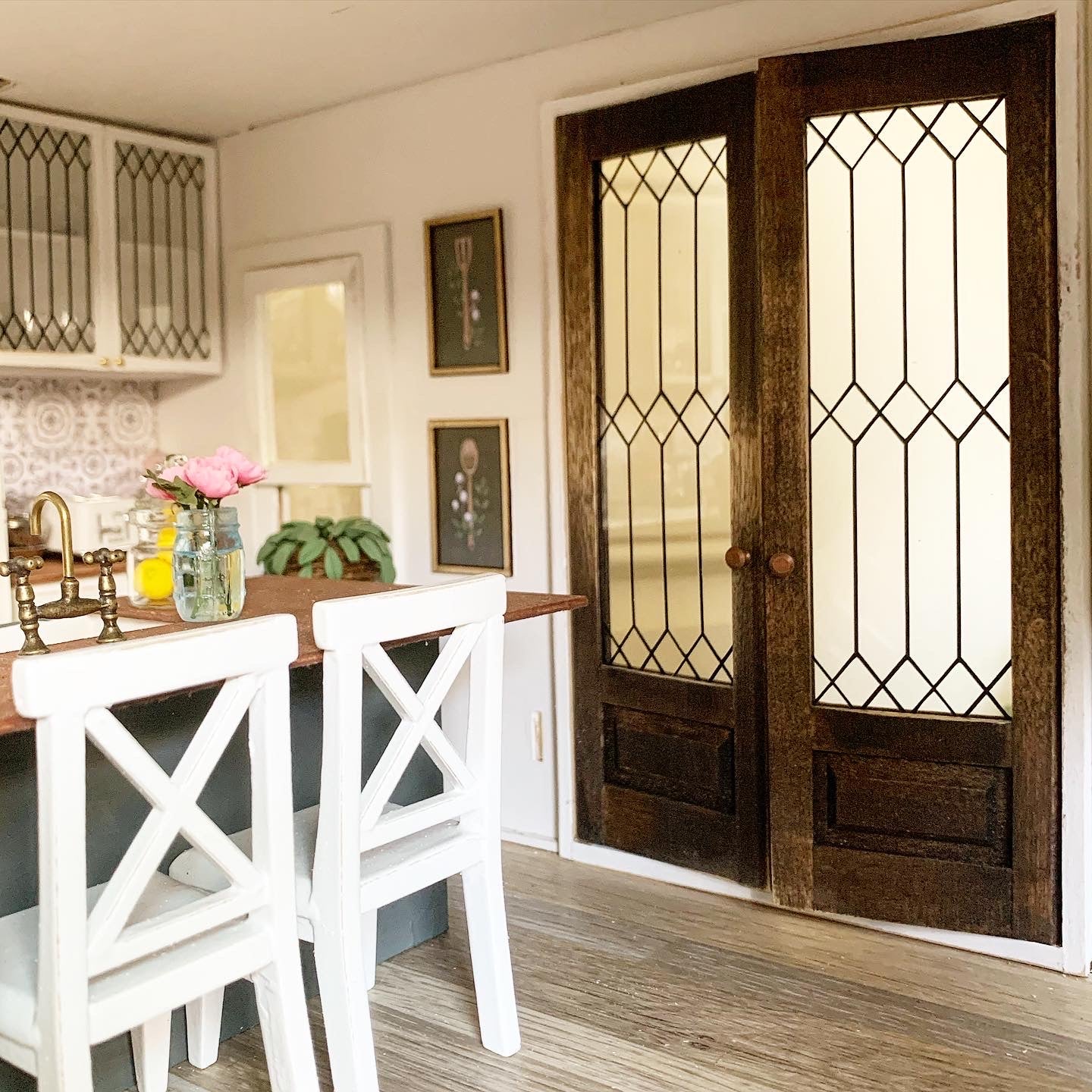 1:12 scale modern dollhouse furniture and accessories – Melvin's Miniatures