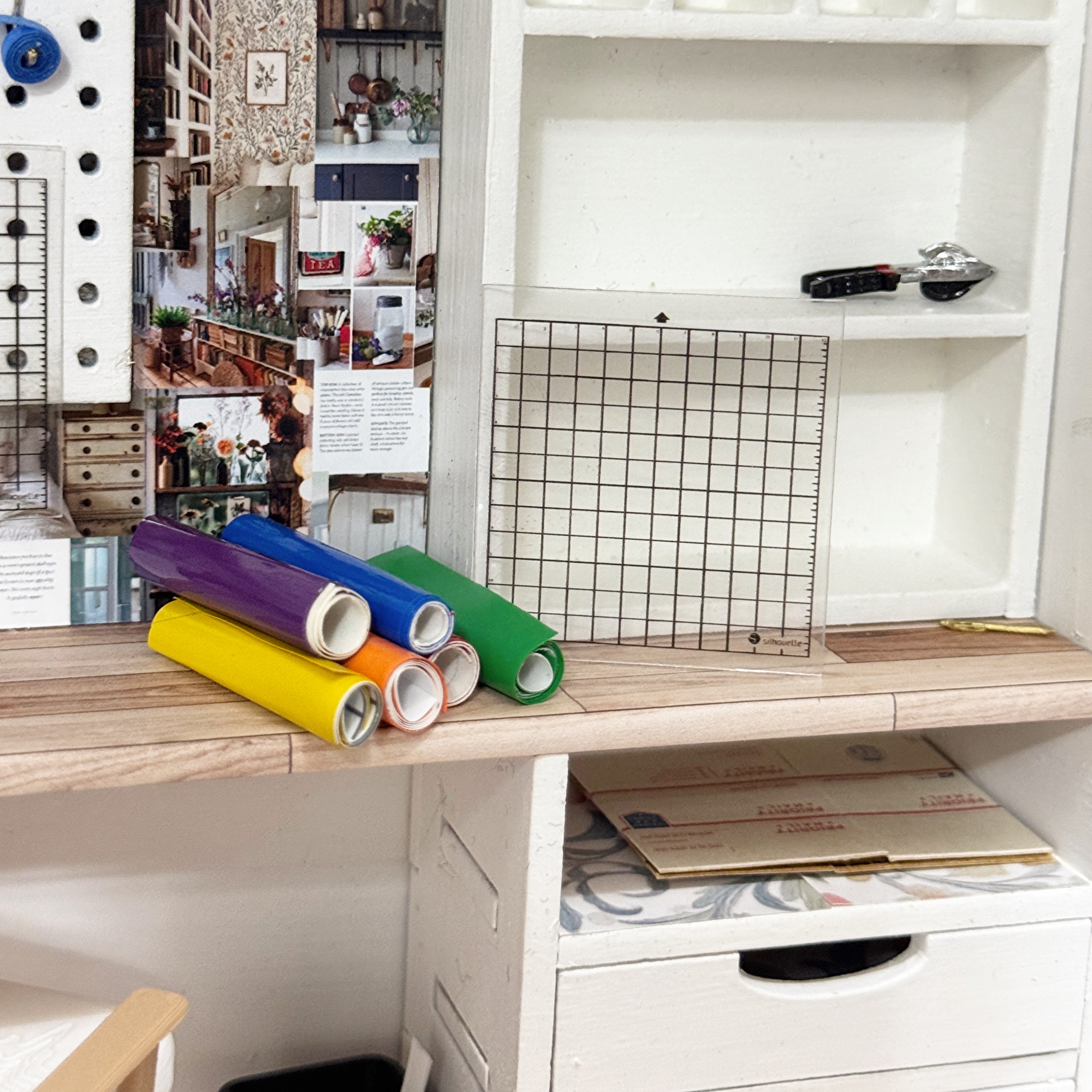 1:12 Scale Miniature Dollhouse – Melvin's Miniatures